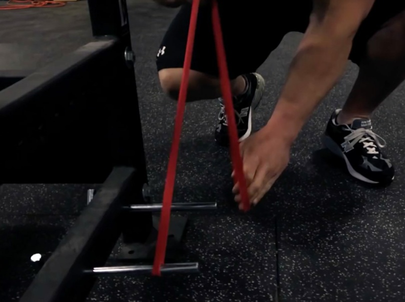 Equipment Demo – Setting Up Bands For The Bench Press | Rogue Fitness UK