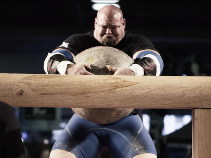 Brian Shaw — 555 lb. world record stone lift — Arnold Strongman Classic ...