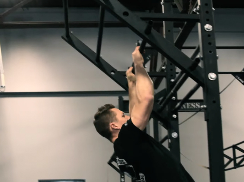 Movement Demo – The Flying Pull Up | Rogue Fitness