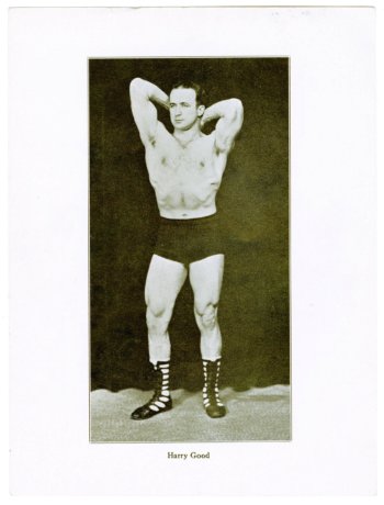 Harry Good abdominal pose | Rogue Fitness