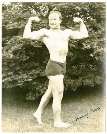 Harry Good side double bicep | Rogue Fitness