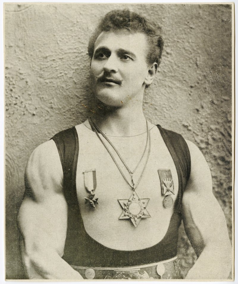 Sandow portrait with medals | Rogue USA