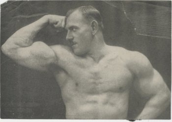 Hermann Goerner flexing right arm | Rogue Fitness