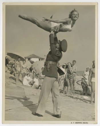 Les Stockton holding Pudgy overhead | Rogue Fitness