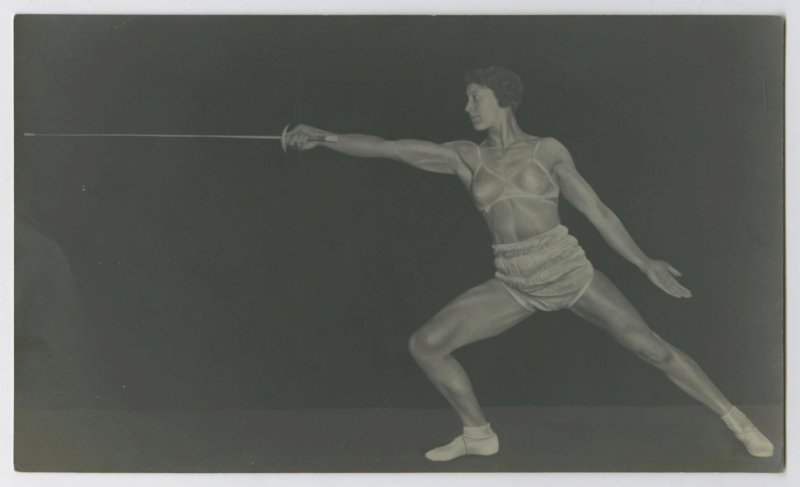 Ivy Russell fencing lunge | Rogue Fitness