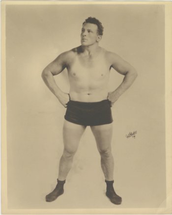 Physique photograph of Milo Steinborn | Rogue Fitness